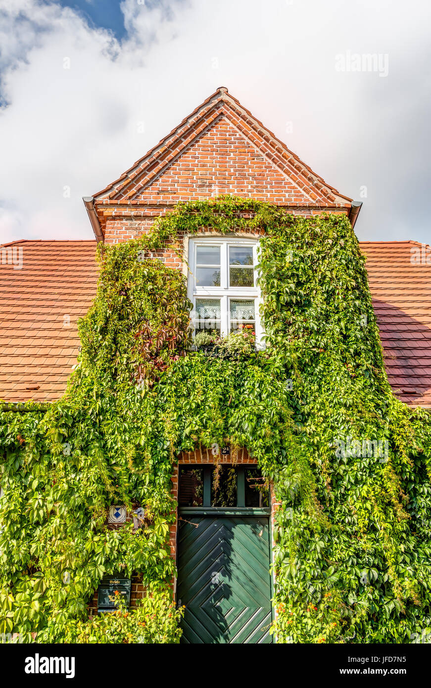 Red brick architecture hi-res stock photography and images - Alamy