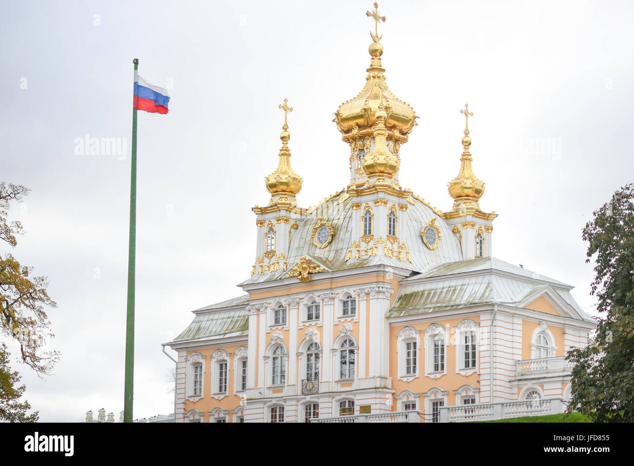 Building in Peterhof Palace in Russia with russian flag Stock Photo - Alamy