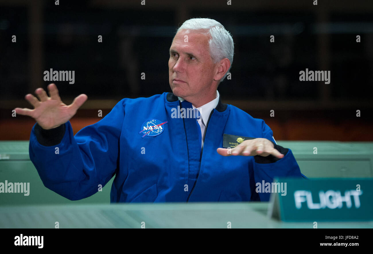 Mission operation control room 2 hi-res stock photography and images ...