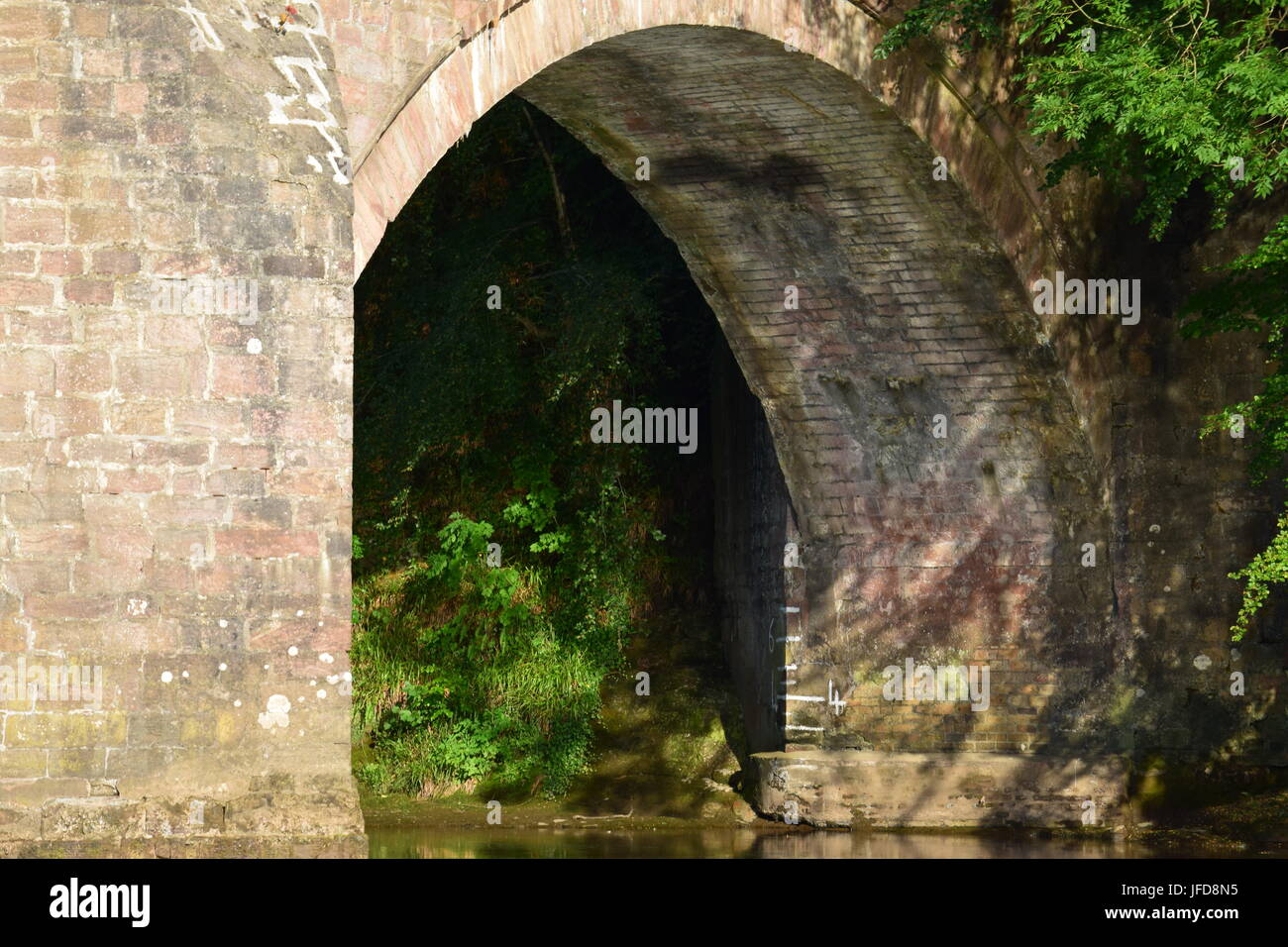 Arch of a bridge Stock Photo - Alamy