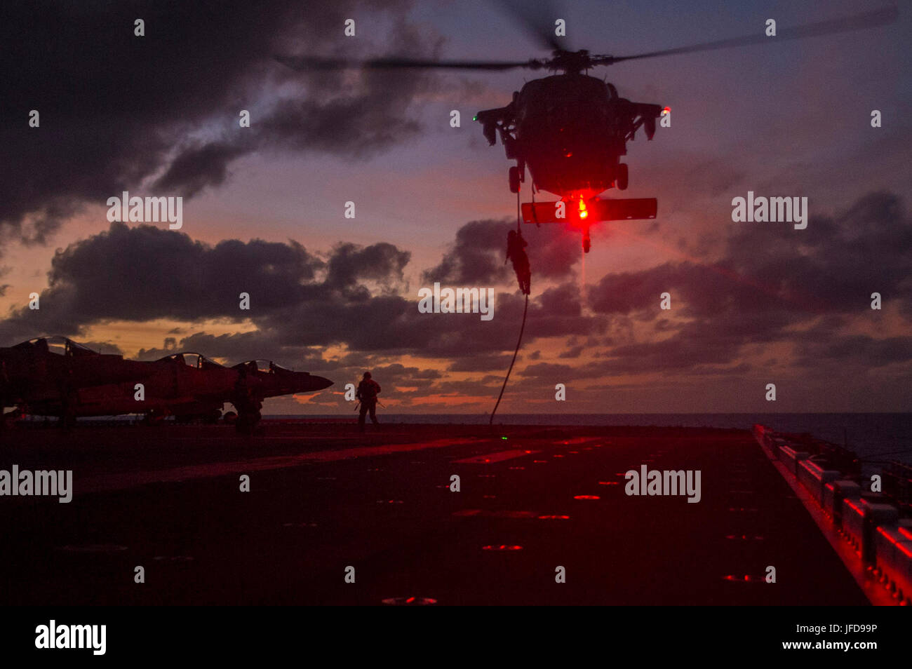 Helicopter rope suspension technique training hi-res stock photography ...