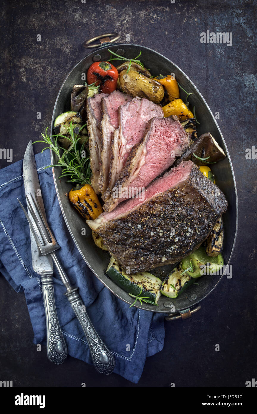 Roast Beef with Vegetable in Copper Pod Stock Photo - Alamy