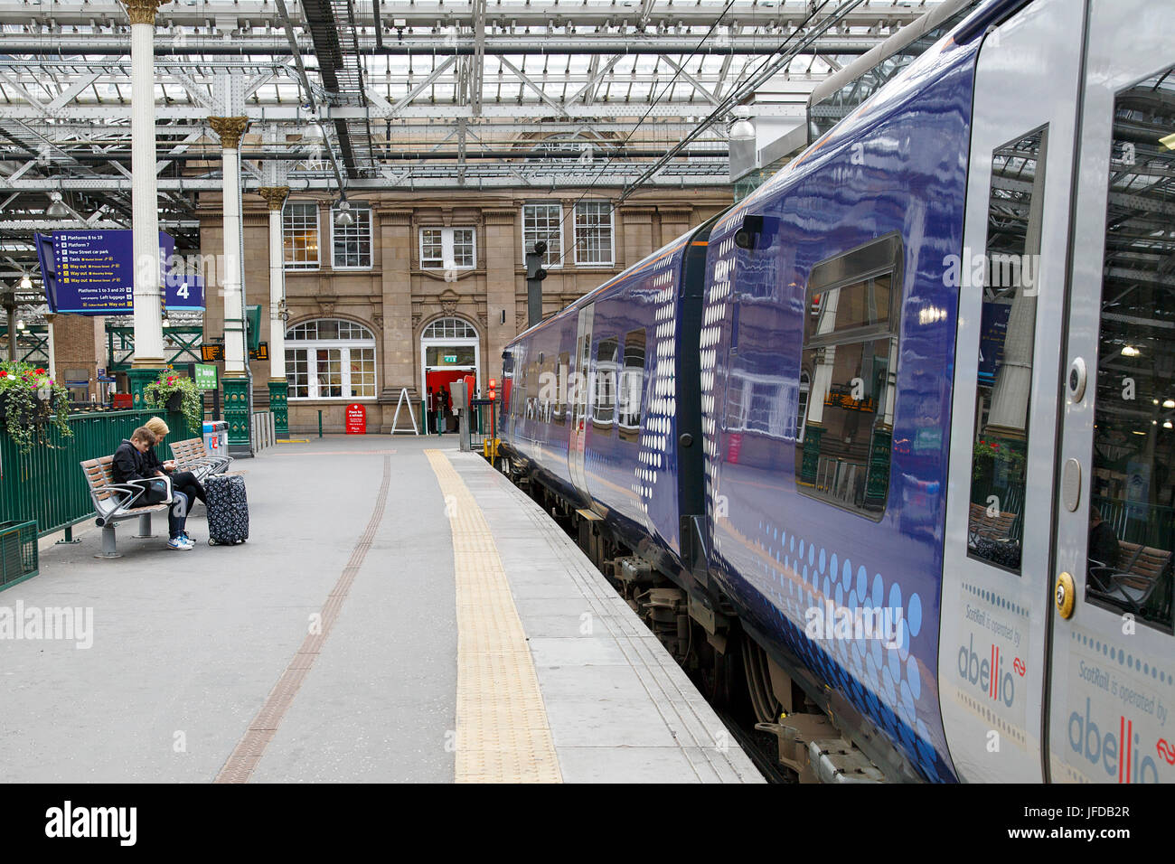 Departure board edinburgh waverley station hi-res stock photography and ...