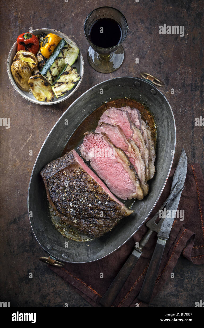 Roast Beef in Copper Pod Stock Photo - Alamy