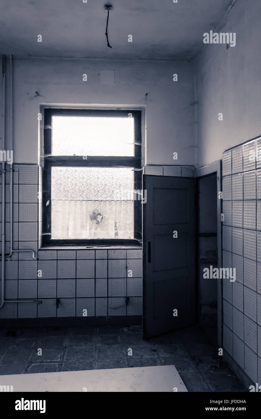 old room with window Stock Photo - Alamy