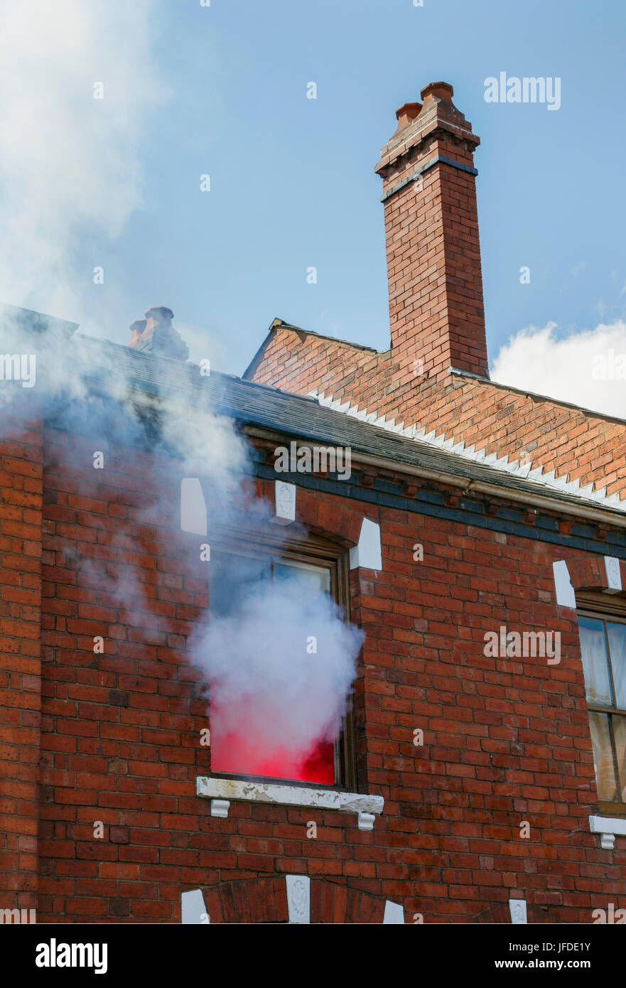 House fire hi-res stock photography and images - Alamy