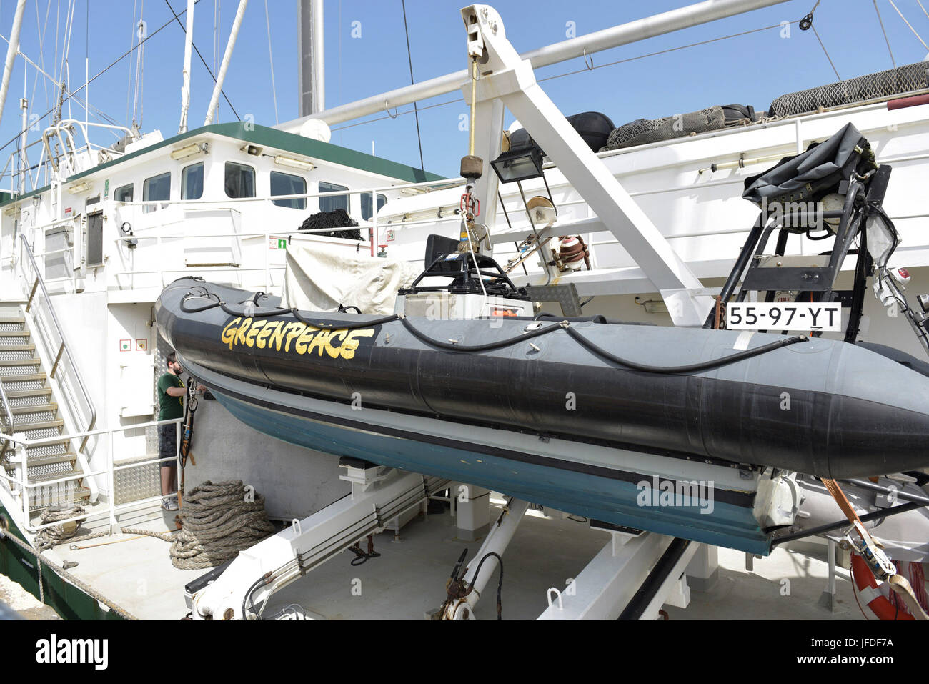 Turning ship around hi-res stock photography and images - Alamy