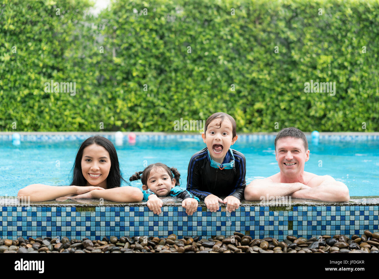 Smiling brother and sister holiday hi-res stock photography and images ...