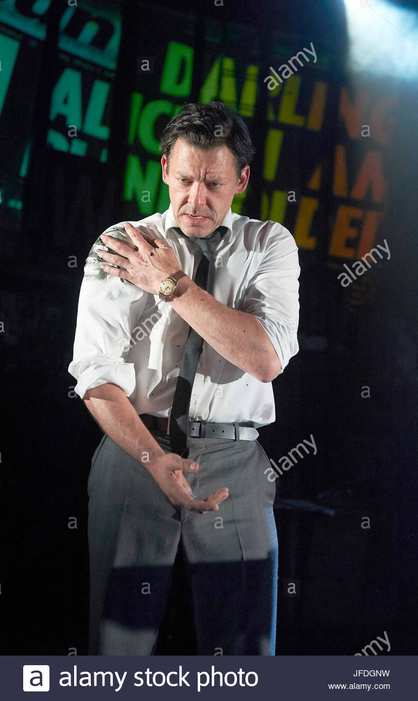 Larry Lamb The Sun High Resolution Stock Photography and Images - Alamy