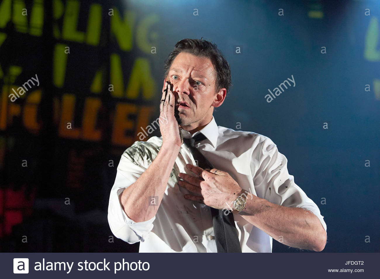 Larry Lamb The Sun High Resolution Stock Photography and Images - Alamy