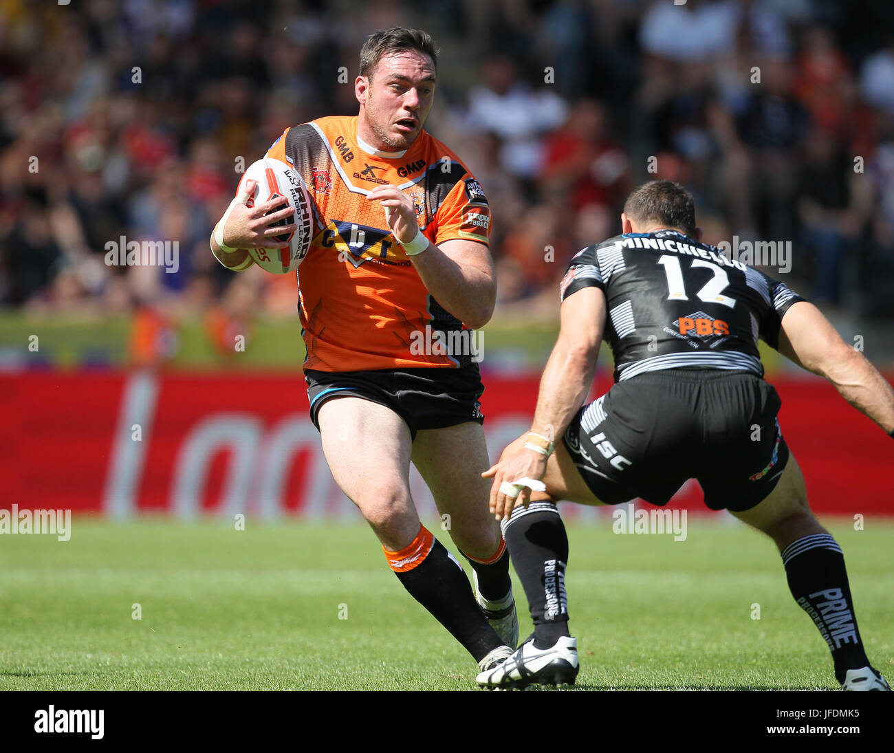 Tigers ball full length hi-res stock photography and images - Alamy