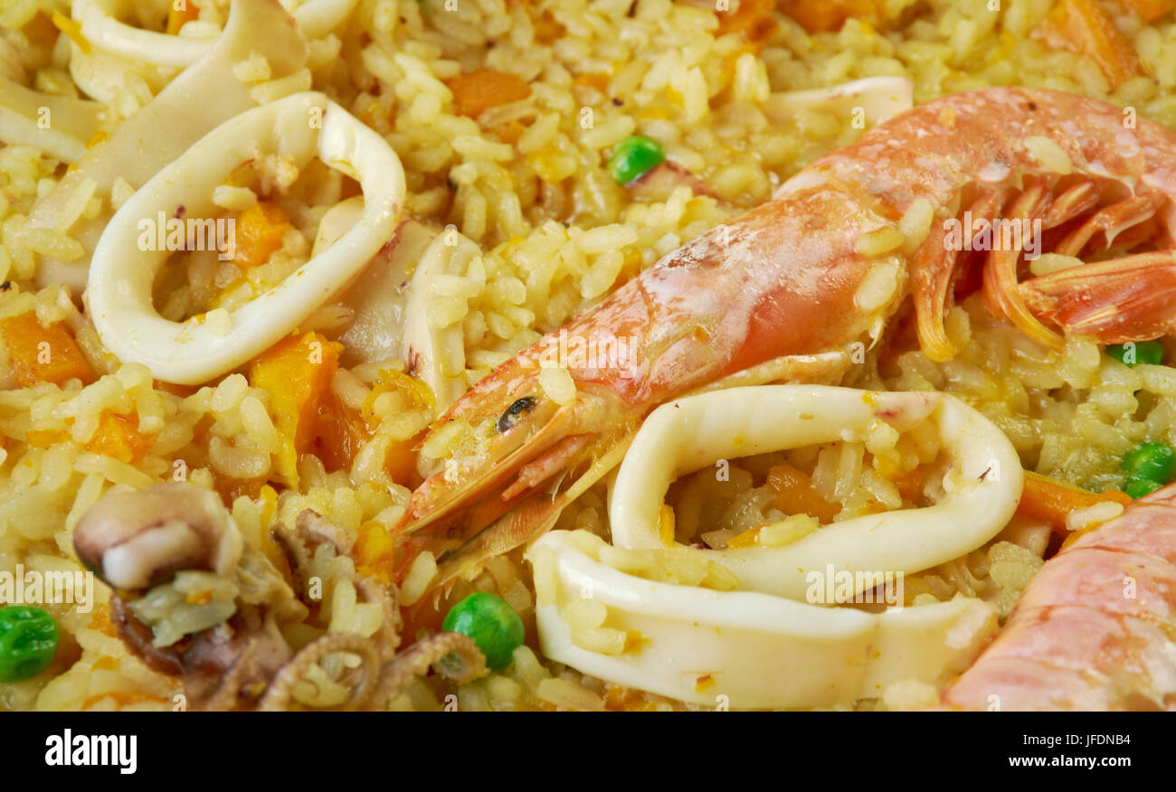 Paella marinera hi-res stock photography and images - Alamy