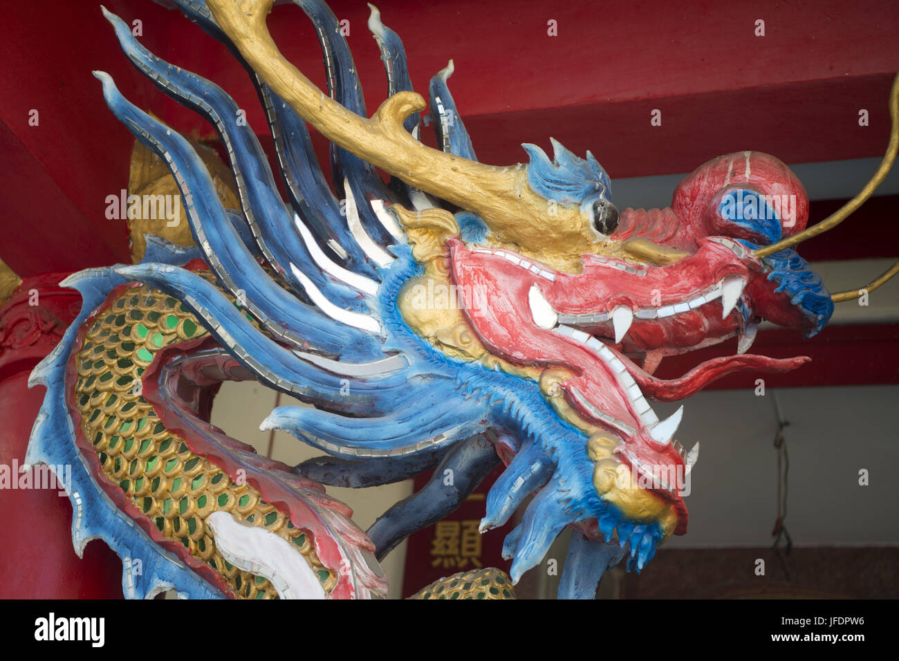 THAILAND LAMPANG CHINESE TEMPLE DRAGON Stock Photo - Alamy