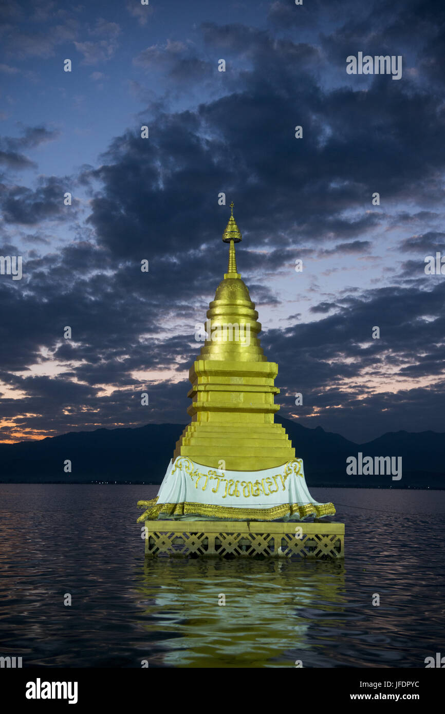 THAILAND PHAYAO LAKE PHAYANAK NAGA STATUE Stock Photo - Alamy