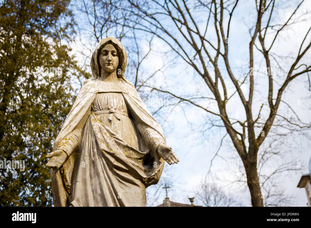 Mary statue tombstone cemetery hi-res stock photography and images - Alamy