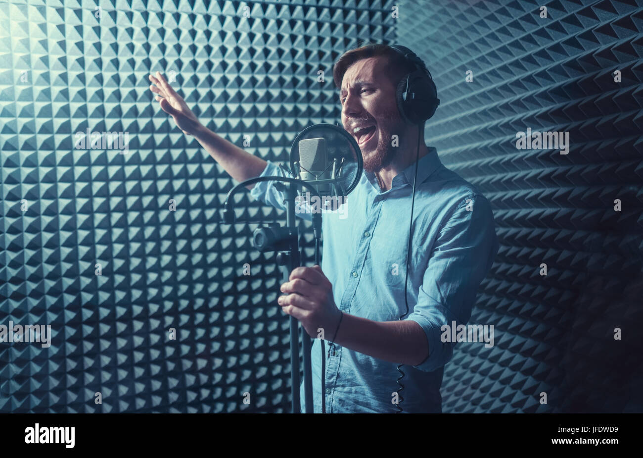 Singing males hi-res stock photography and images - Alamy