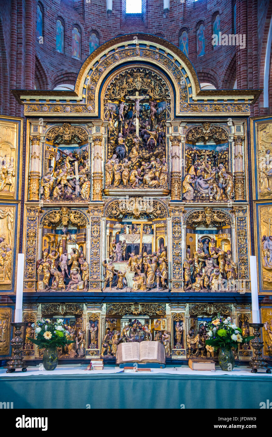 Golden altar in unesco world heritage site hi-res stock photography and ...