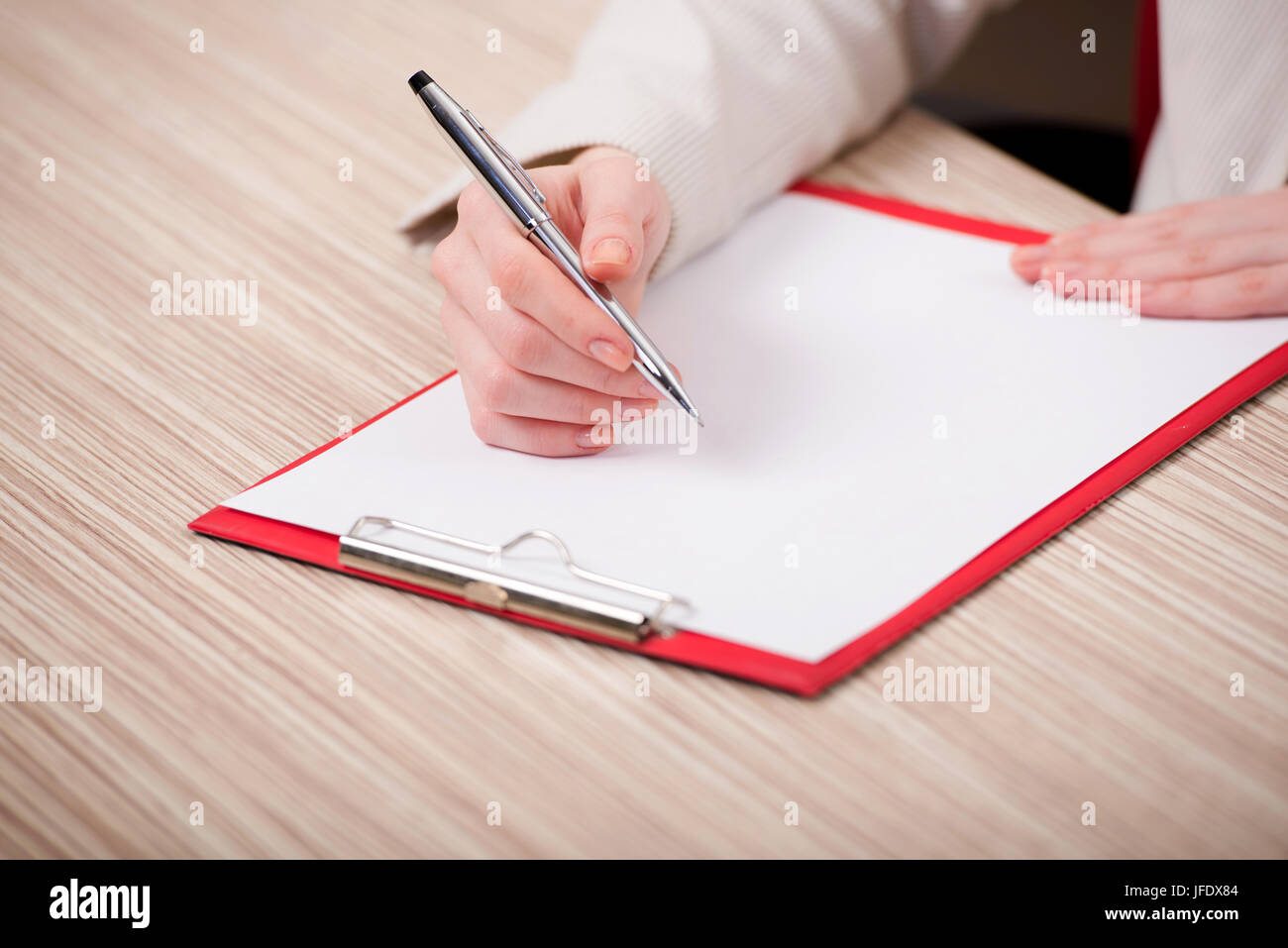 Hands taking notes in the pad Stock Photo - Alamy