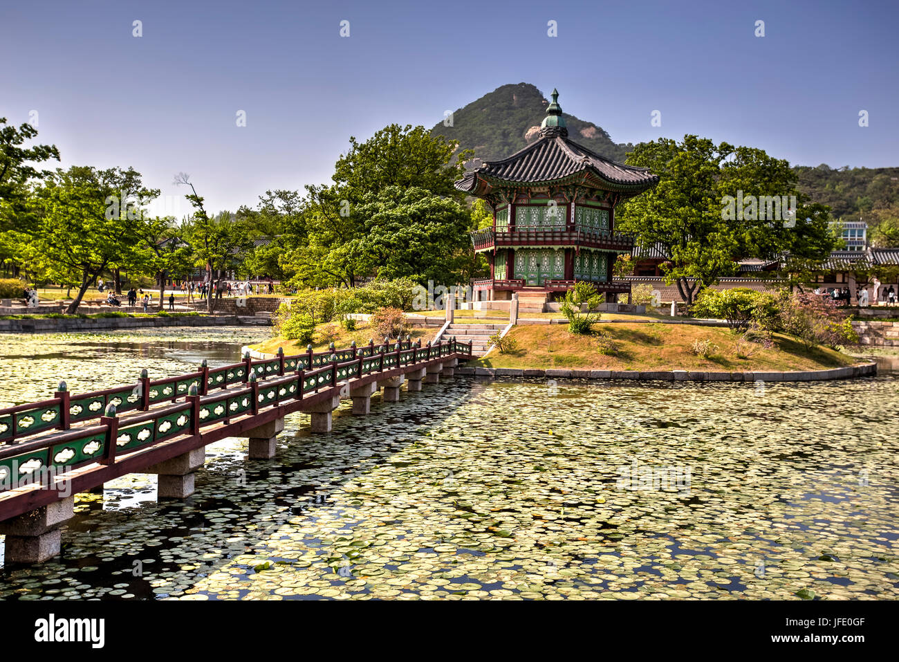 The Gyeonghoeru Pavilion inside the Gyeongbok Palace (Gyeongbokgung) in ...