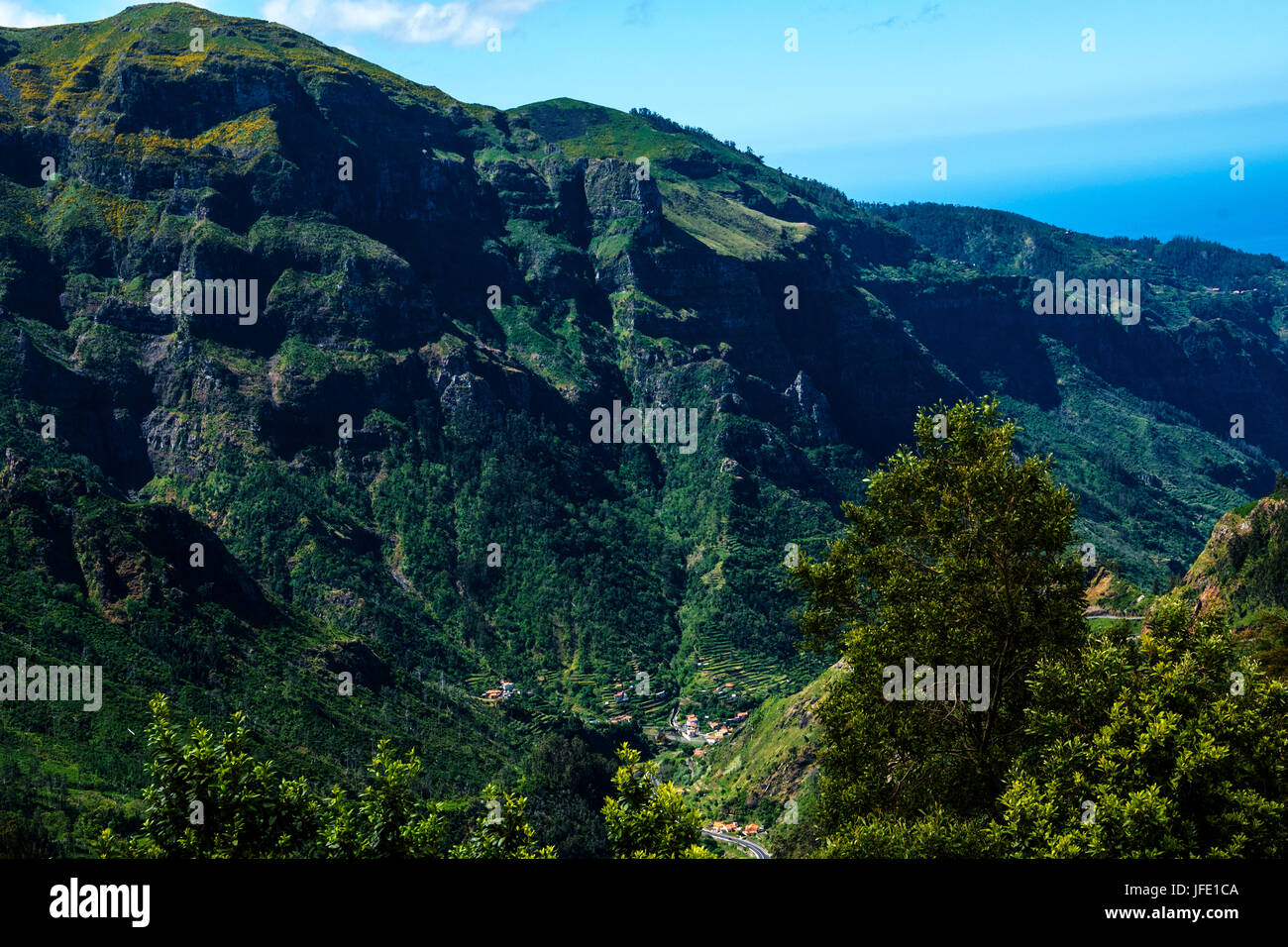 Flat topped rocks hi-res stock photography and images - Alamy