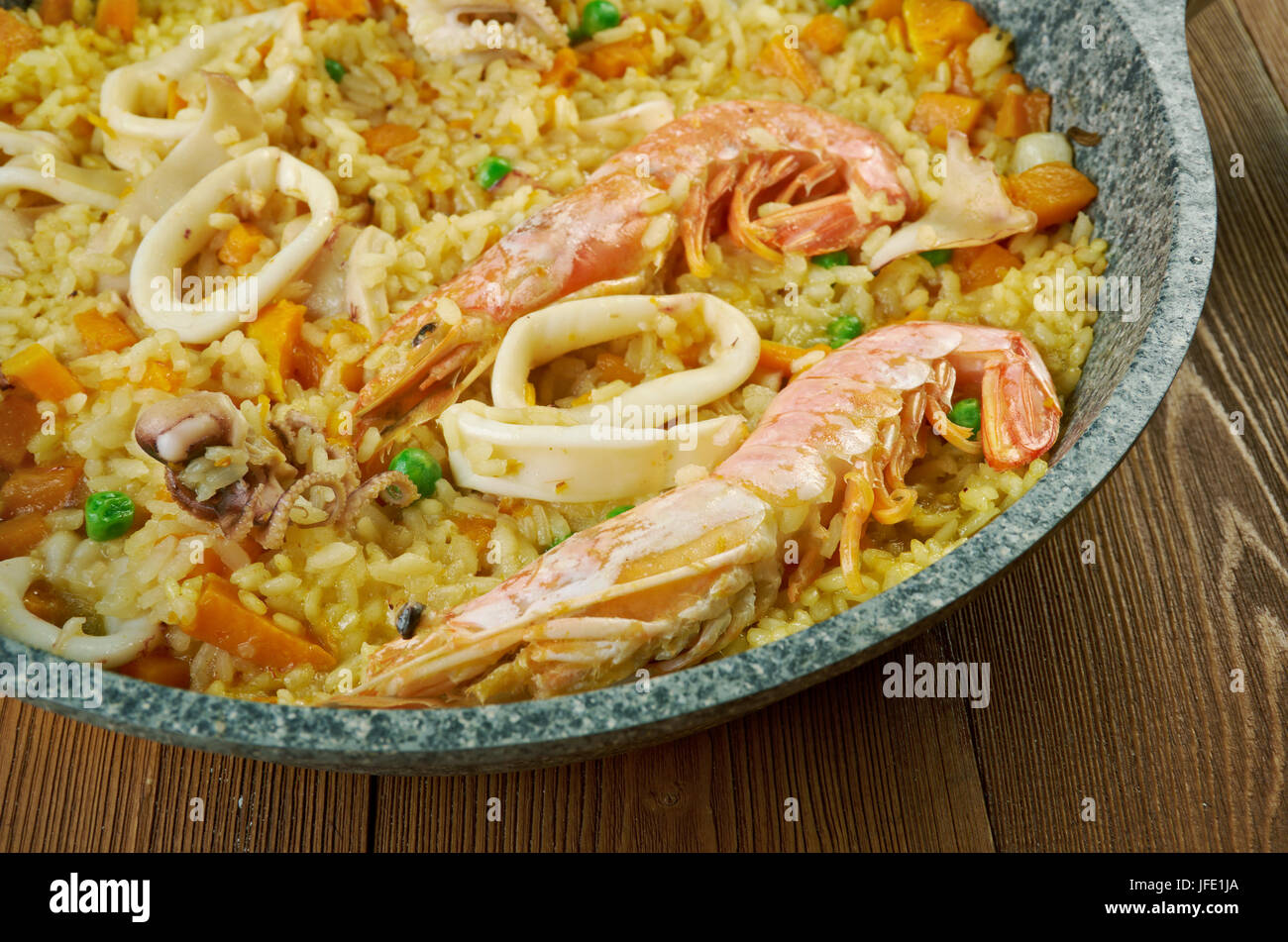 seafood paella Marinera Stock Photo - Alamy