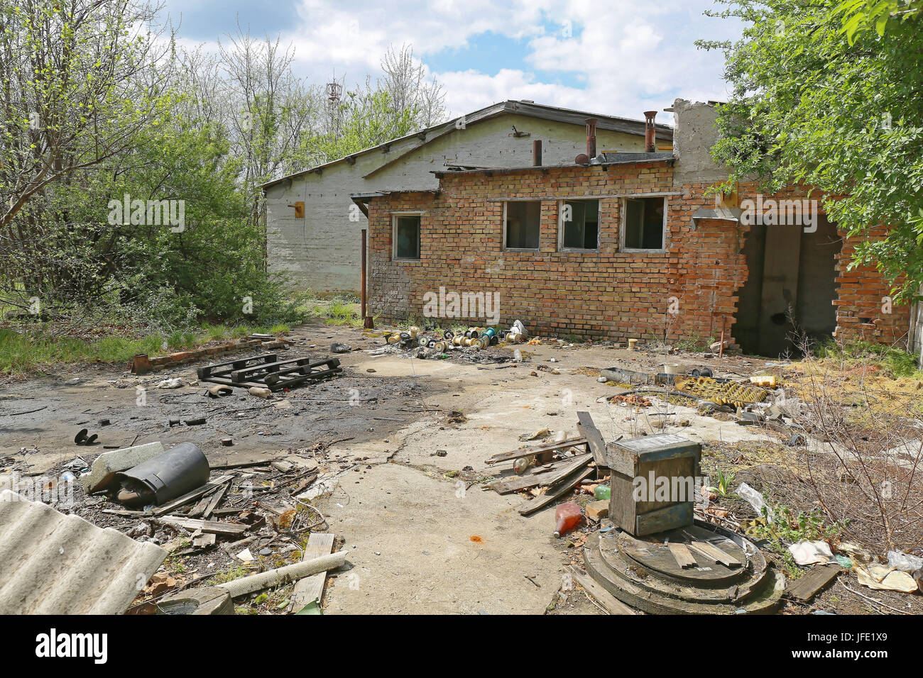Empty factory yard hi-res stock photography and images - Alamy