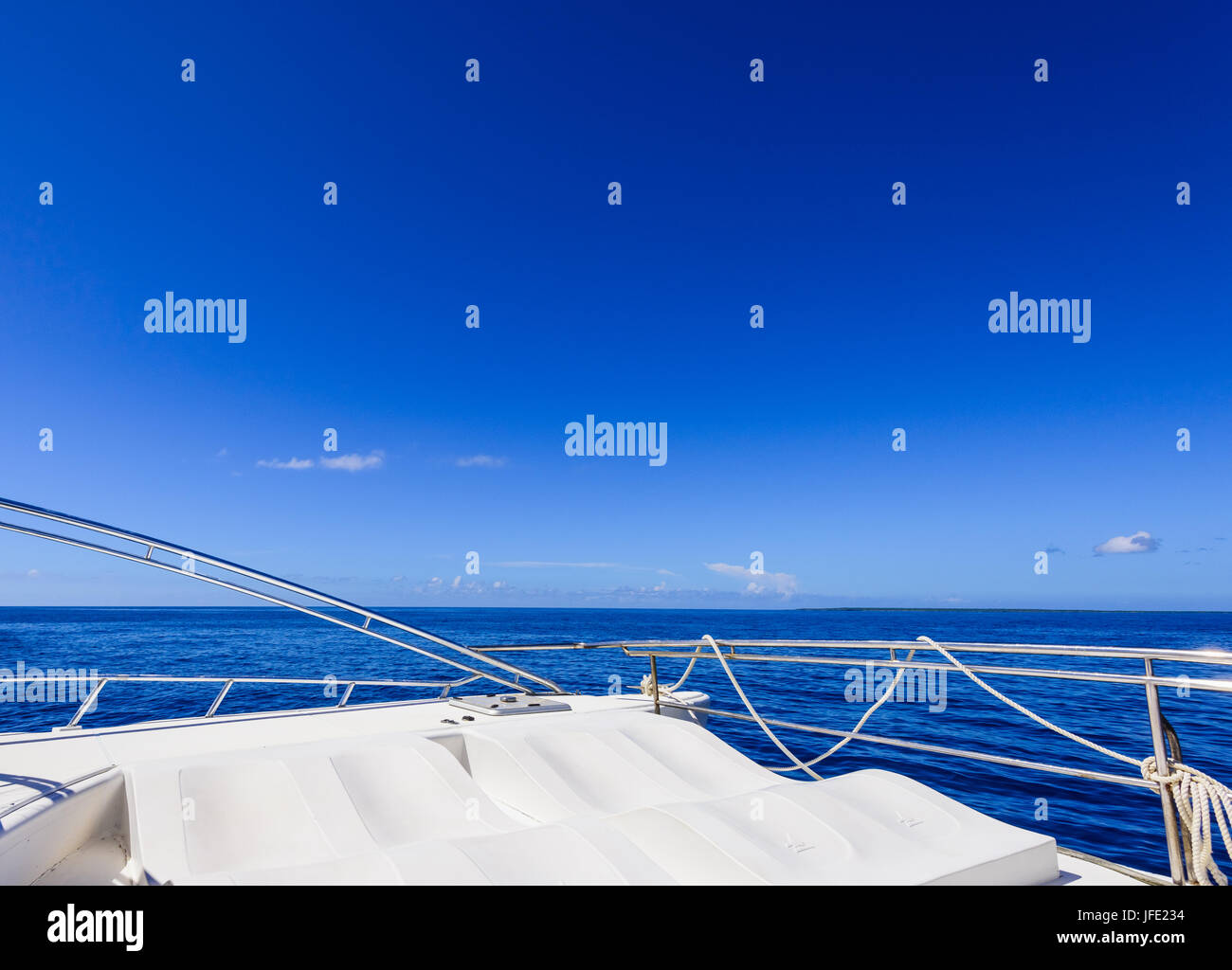 yacht side view Stock Photo - Alamy