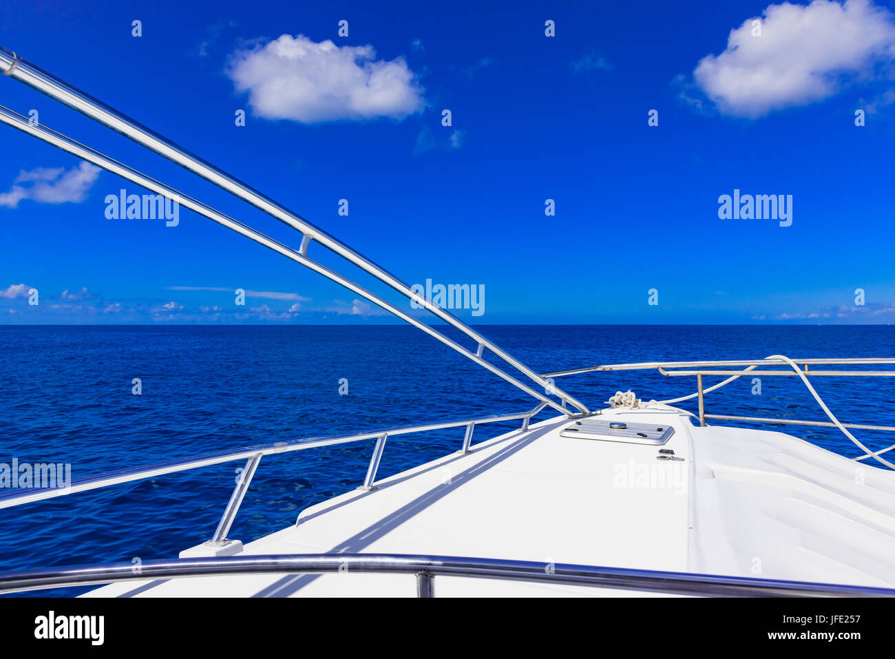 yacht side view Stock Photo - Alamy
