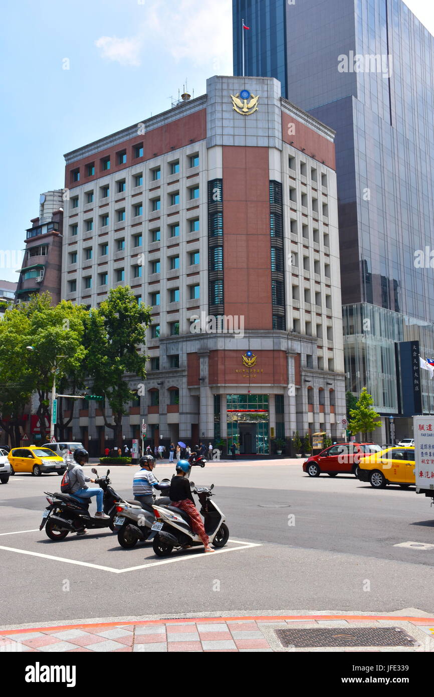 White lines i road hi-res stock photography and images - Alamy