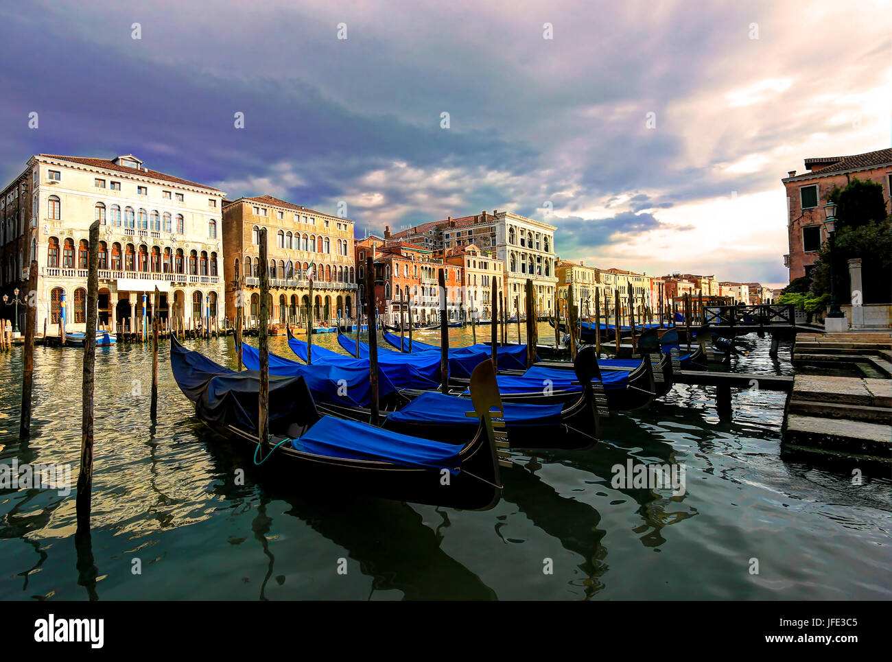 Canal before sunset hi-res stock photography and images - Alamy