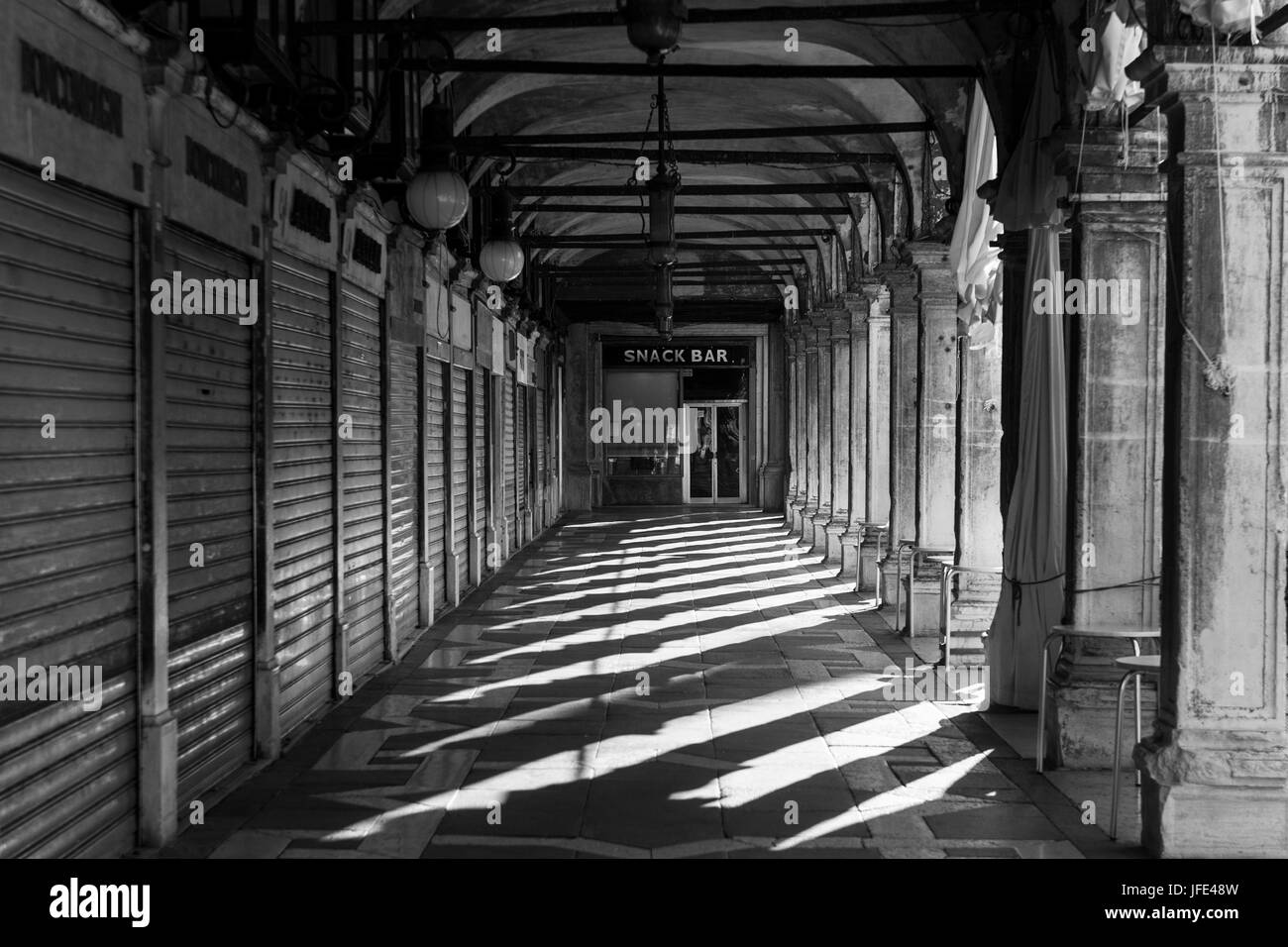 Mediterranean portico Black and White Stock Photos & Images - Alamy