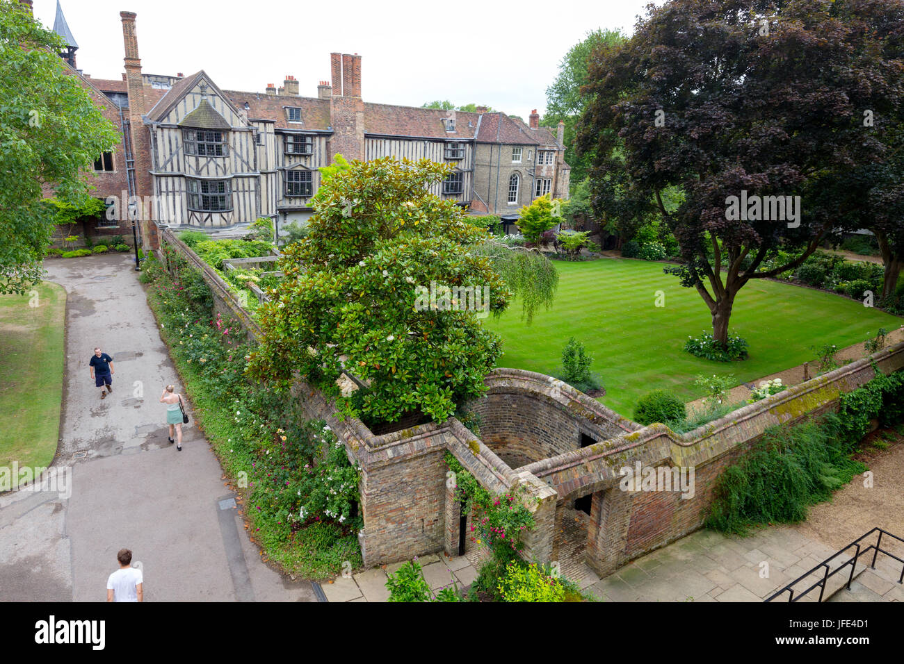 Queens College Cambridge university - view of the Presidents Garden and ...