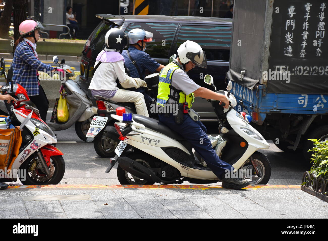 A Police officer at traffic light in front of Mackay Hospital in down ...