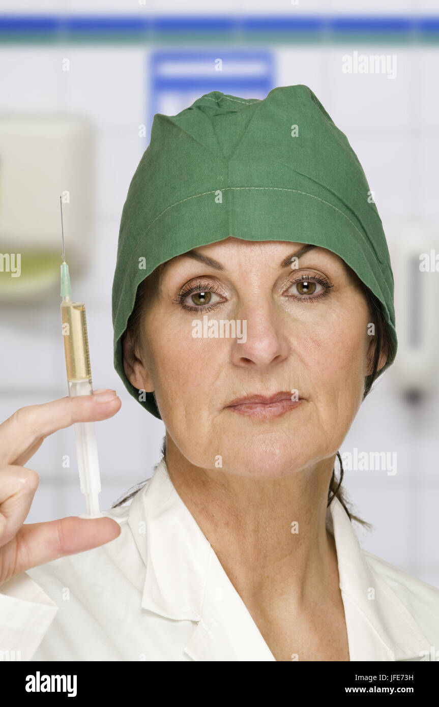 doc show the syringe vertical Stock Photo - Alamy