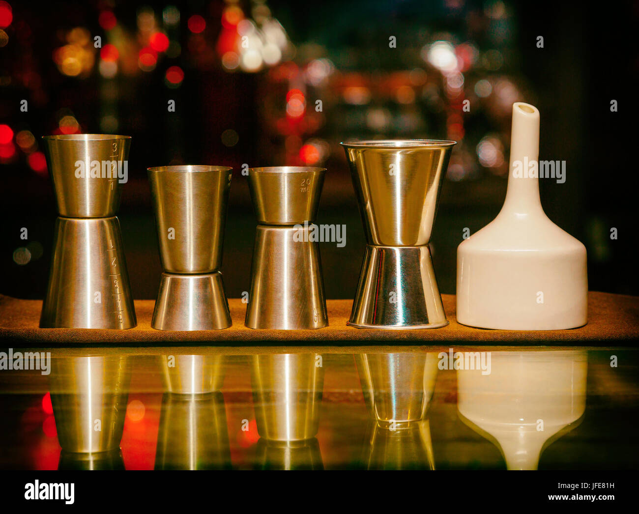 Measuring cup, Sheker set, bar Stock Photo - Alamy