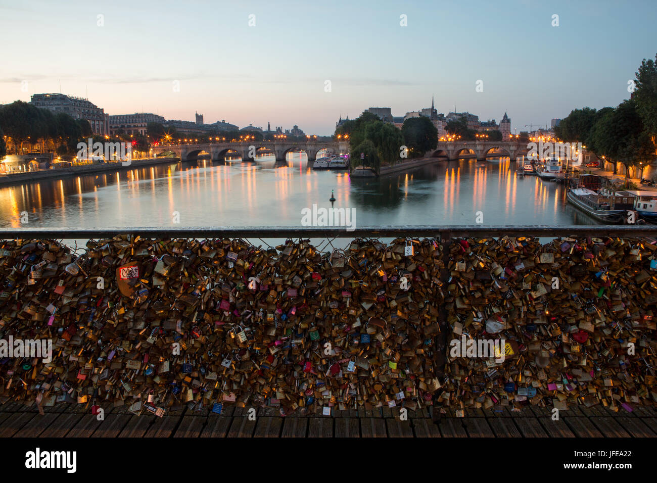 Water lock bridge hi-res stock photography and images - Alamy