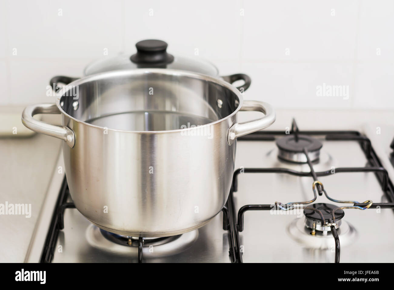Pot on the stove hi-res stock photography and images - Alamy