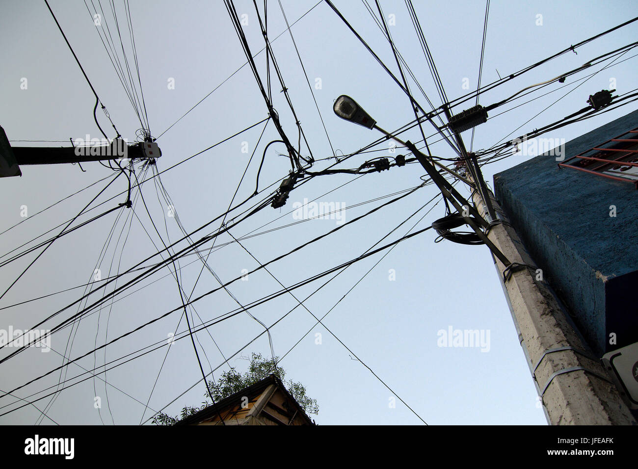 Unsafe cables hi-res stock photography and images - Alamy