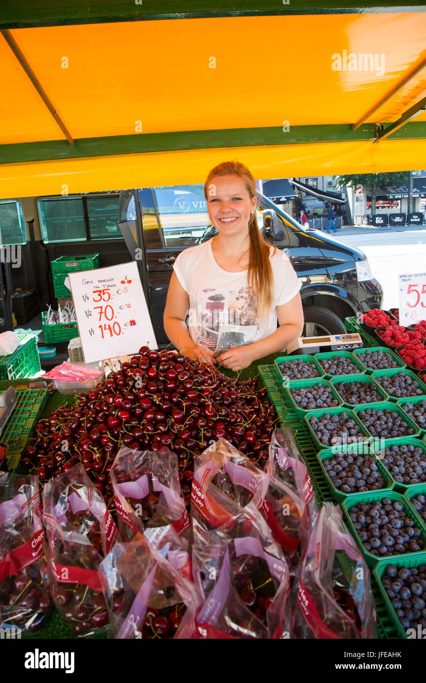 Bergen Harbourside Harbour, Fruit and Fish Market, Norway Stock Photo ...