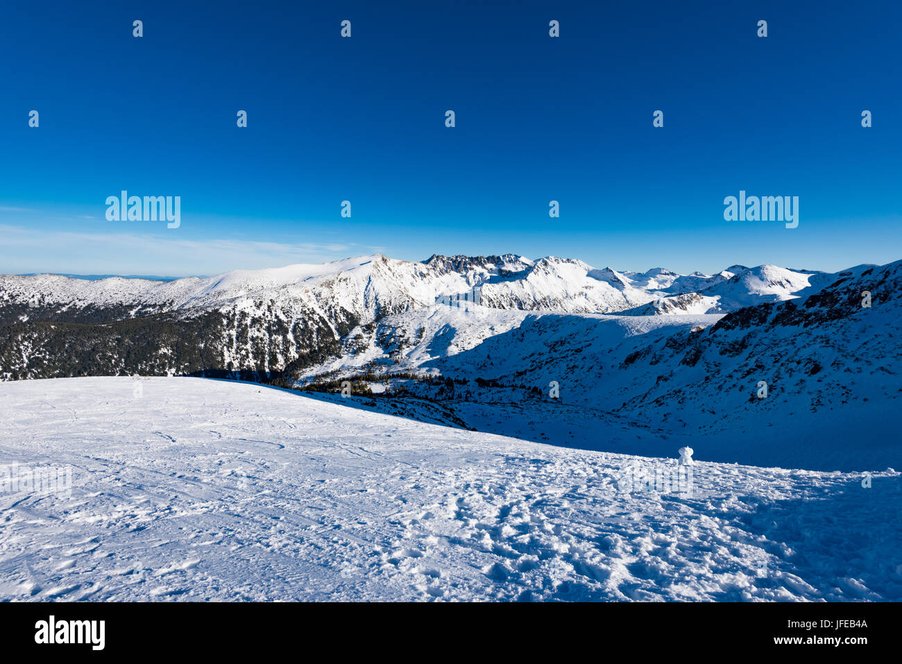 Snow mountain top hi-res stock photography and images - Alamy
