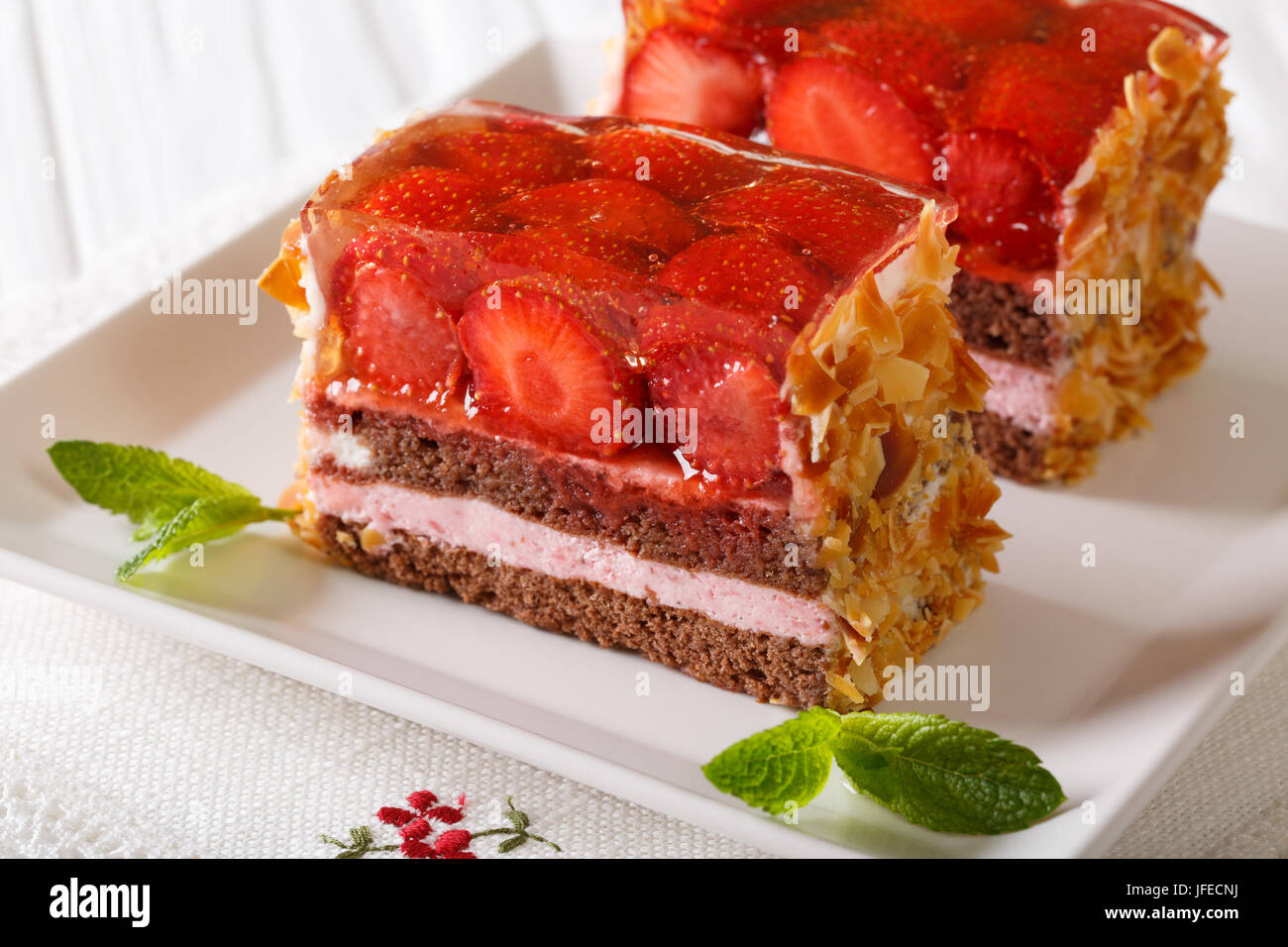 Celebratory cake hi-res stock photography and images - Alamy