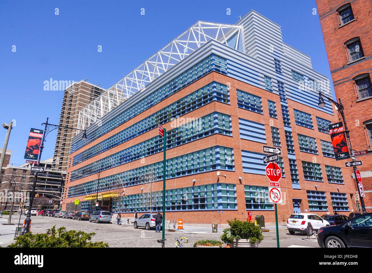 Modern Office Building in New York Stock Photo - Alamy