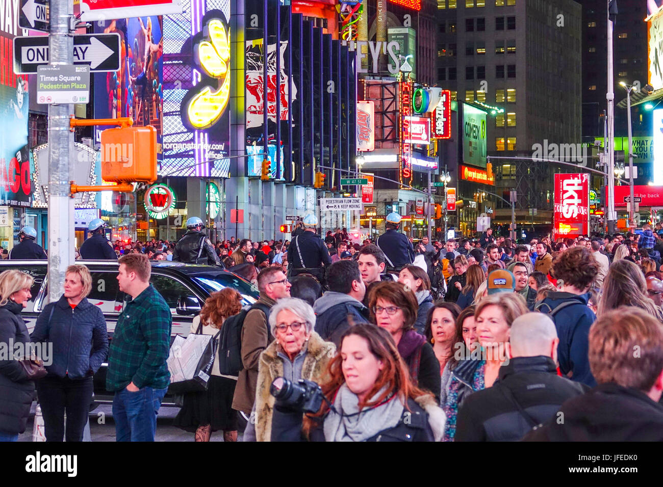 Manhattan Time Square - a crowded place Stock Photo - Alamy
