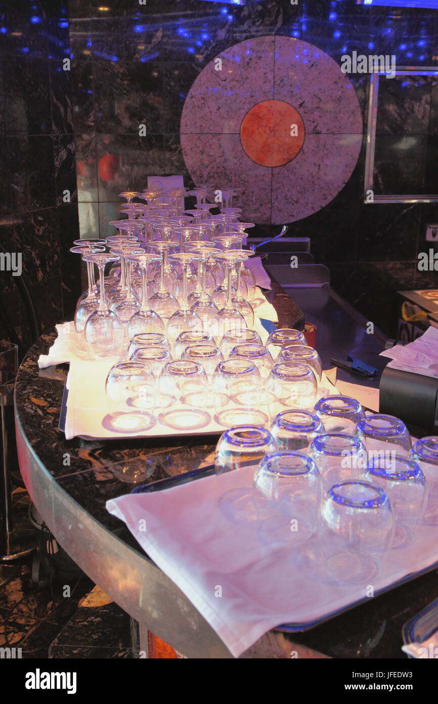 Bar counter glasses hi-res stock photography and images - Alamy
