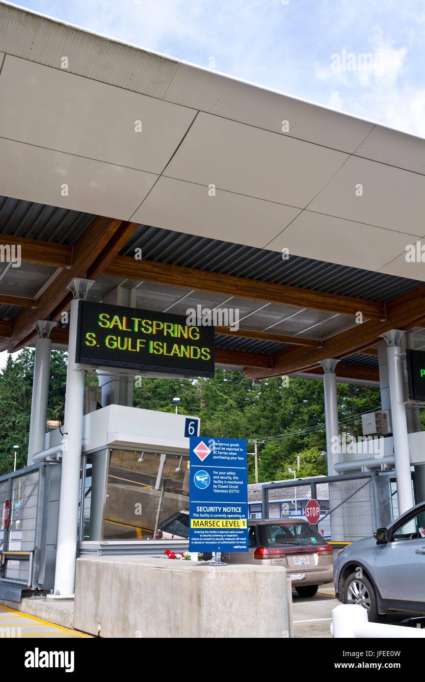 Lineup at ticket booth at BC Ferries to Salt Spring Island and the ...