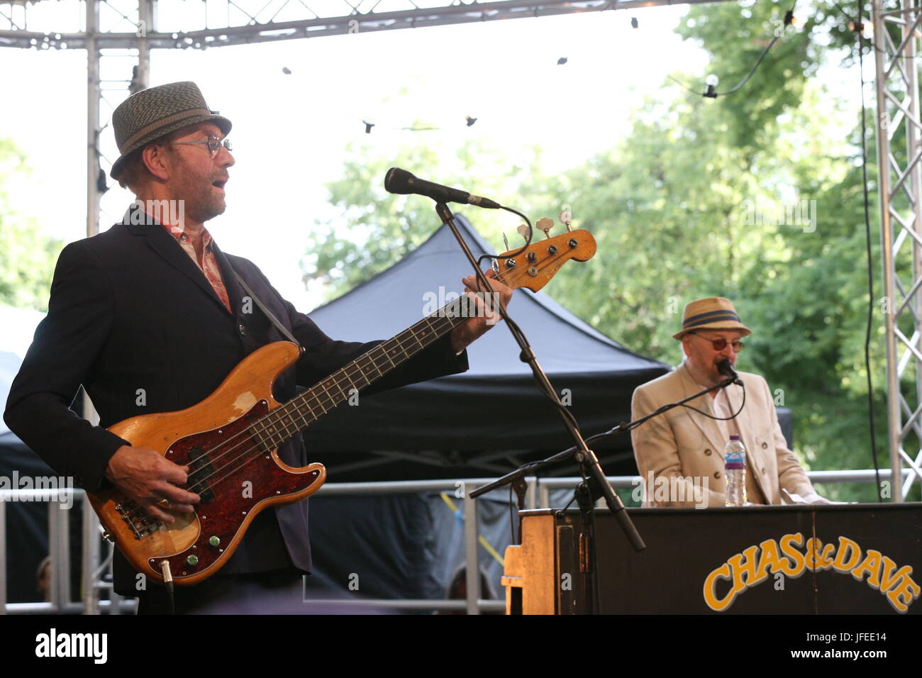 Chas and dave music hi-res stock photography and images - Alamy