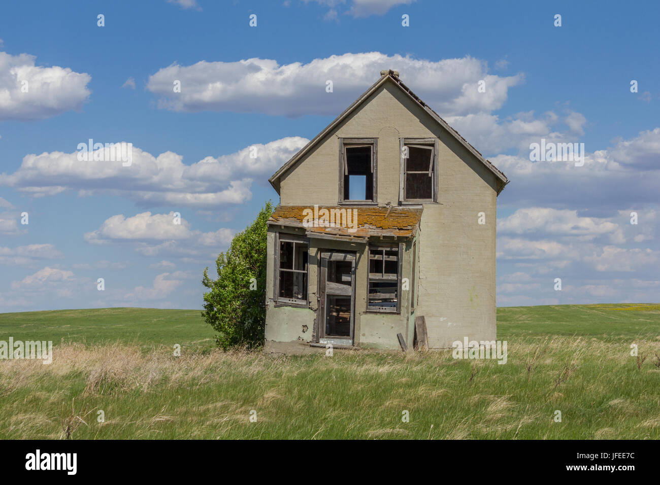An abandoned house in the prairies in Alberta, Canada Stock Photo - Alamy