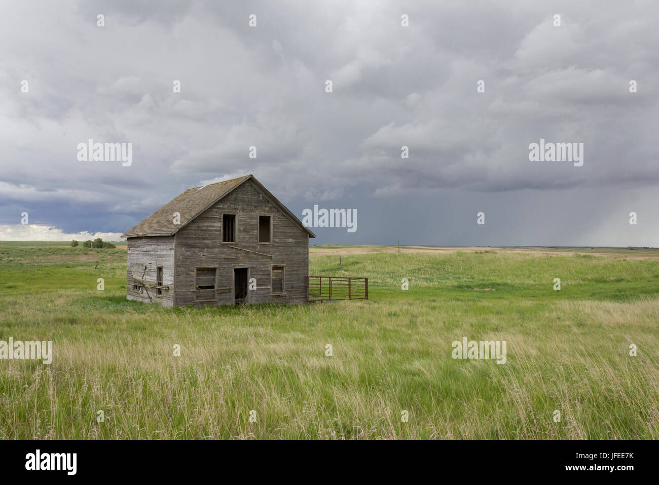 An abandoned house in the prairies in Alberta, Canada Stock Photo - Alamy
