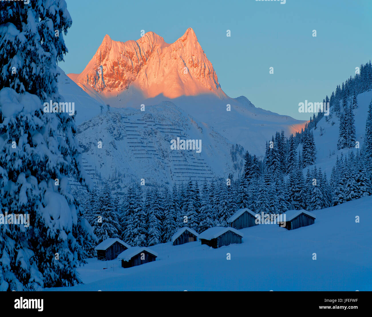 Alpine scenery mountain hi-res stock photography and images - Alamy