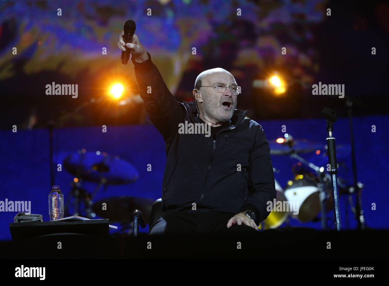 Phil collins performing hi-res stock photography and images - Alamy